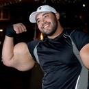 Moustafa Ismail a les plus Gros Biceps au Monde
